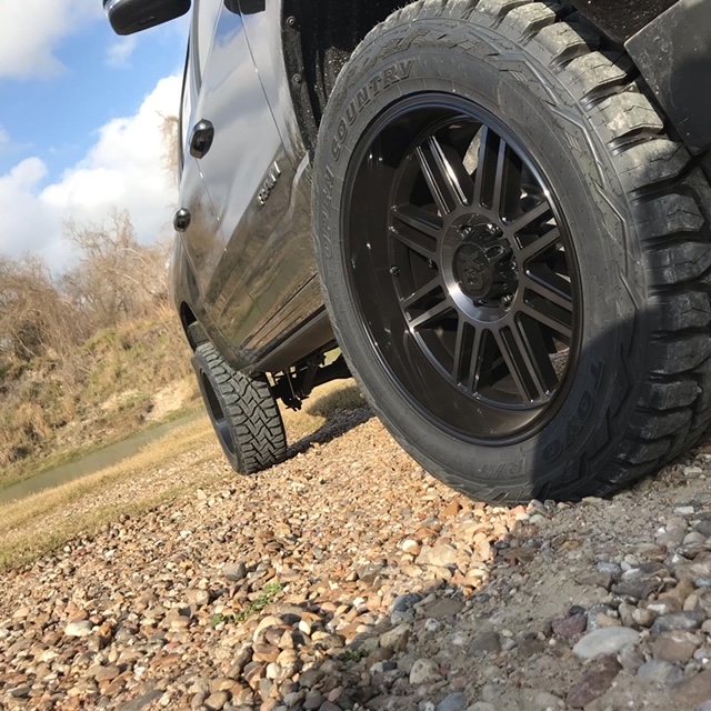 Custom wheels, Tire Services | Victoria, TX | Outlaw Offroad of Texas
